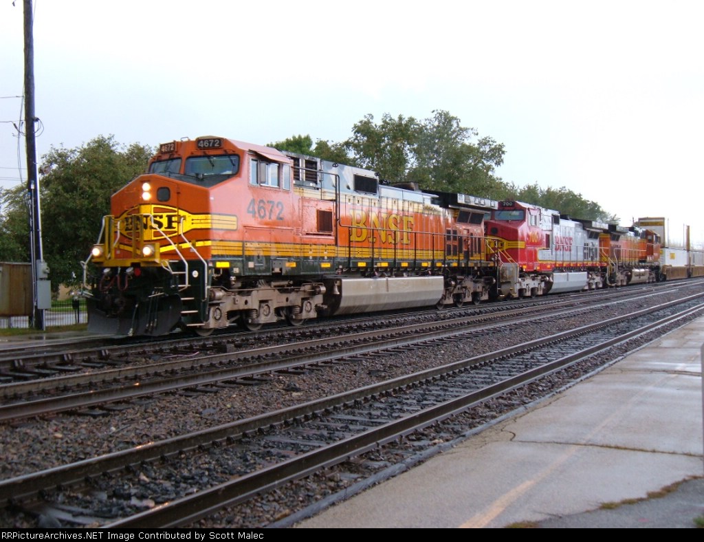 BNSF 4672, 700 & 4087